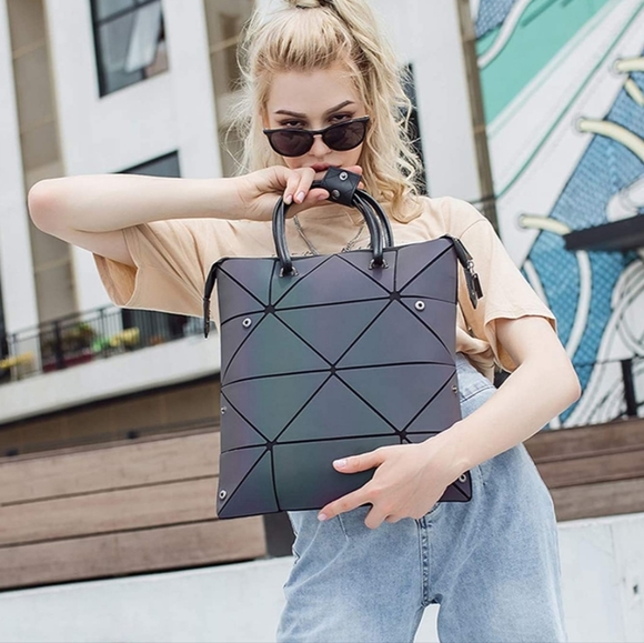 Boutique Emmé | Bags | Shape Shifting Color Shifting Transforming ...